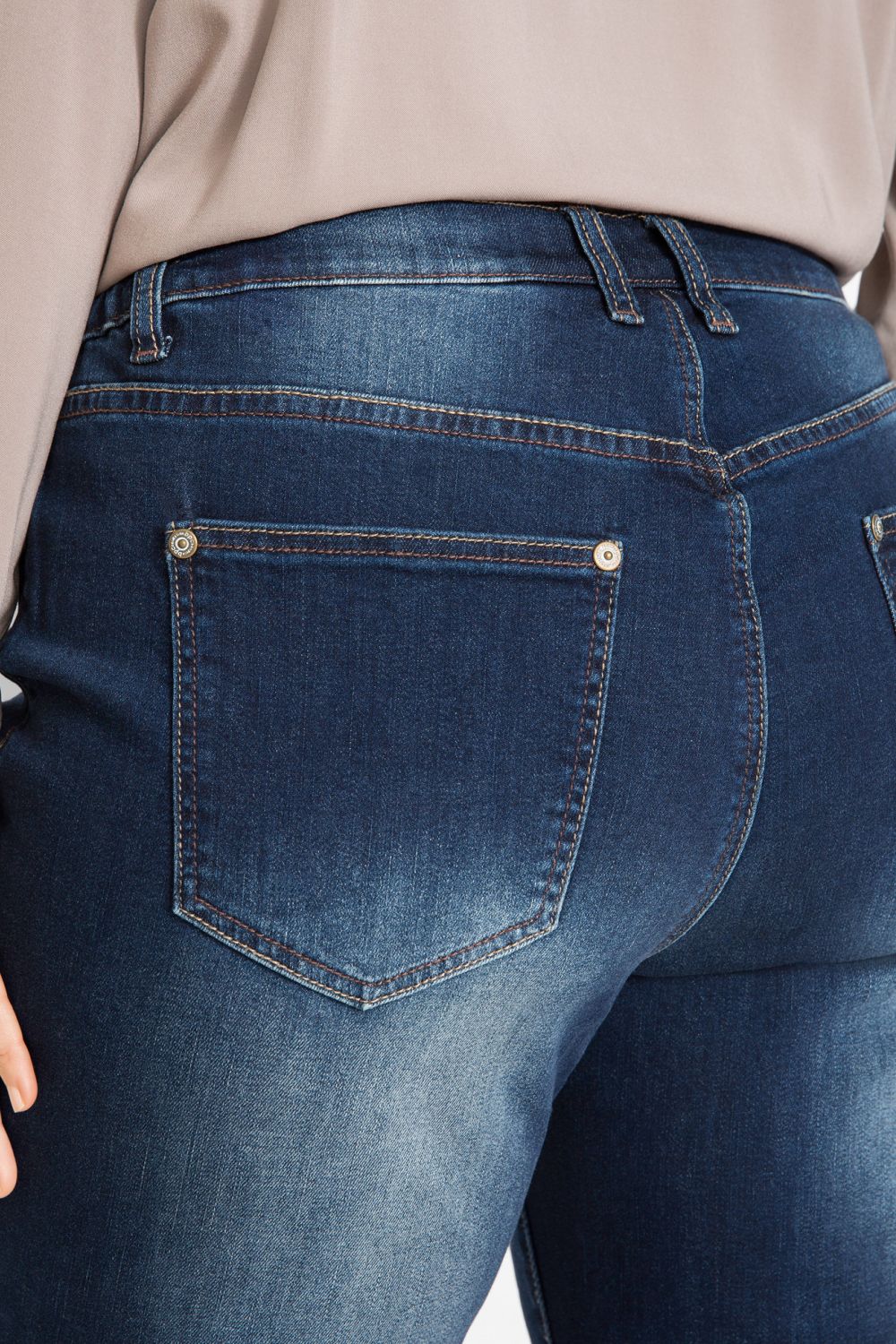 5 modele de blugi pentru fetele plinuţe - Maxine Over 50