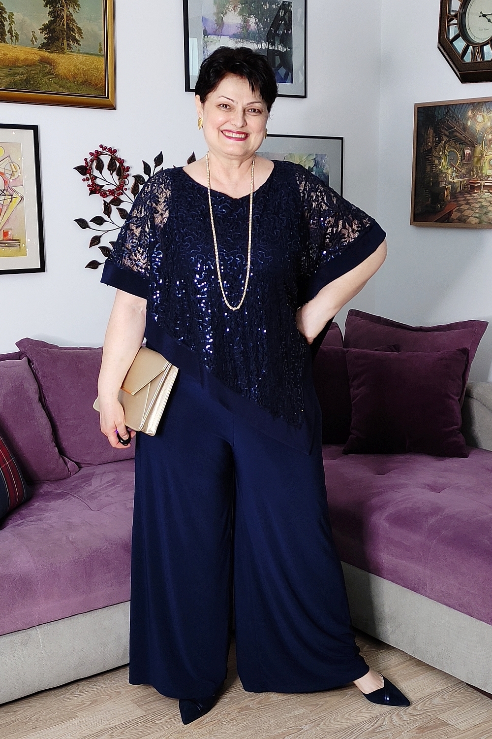 Dacă negrul nu e culoarea ta, încearcă bleumarin - Maxine Over 50