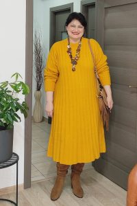 Cum să porţi galben iarna - Maxine Over 50